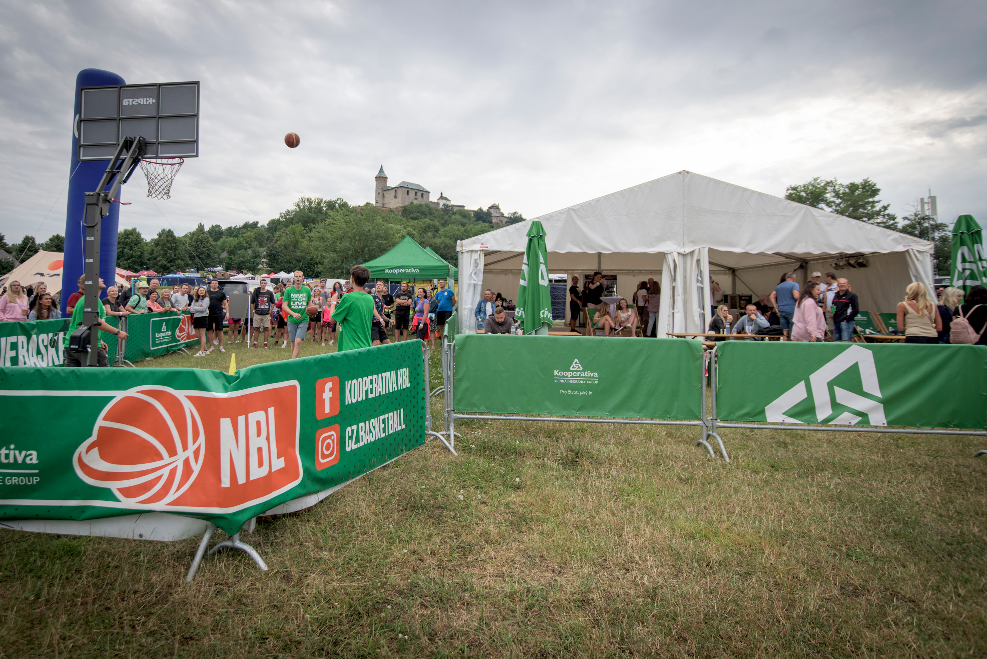 Kunětická hora v rytmu hiphopu, rocku i popu: Zjistili jsme, jak si ...