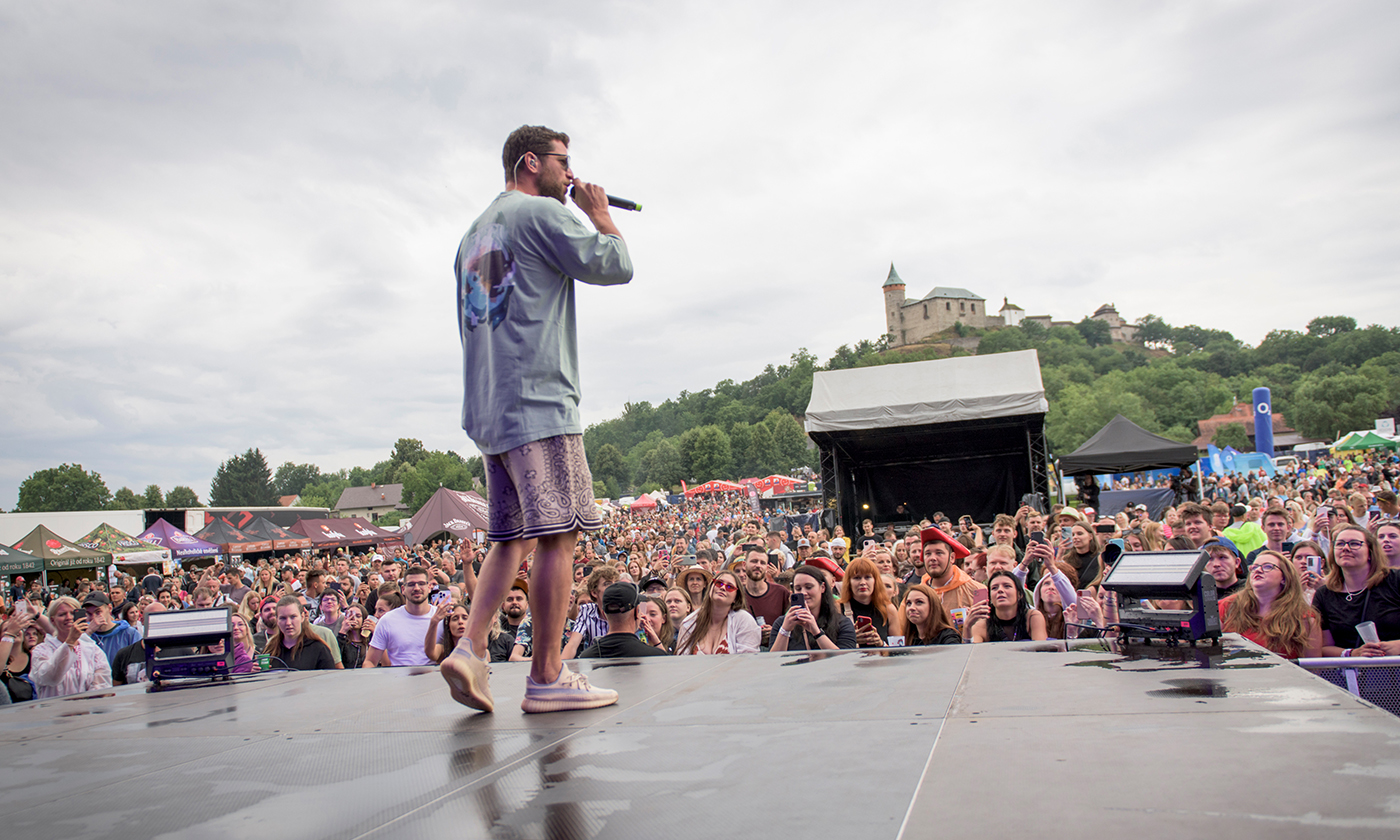 Kunětická hora v rytmu hiphopu, rocku i popu: Zjistili jsme, jak si ...